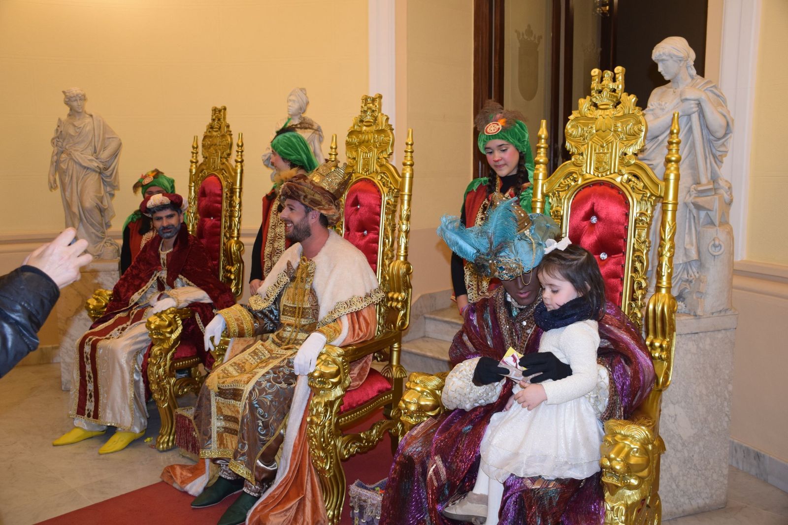 Los emisarios reales llegan a Ceuta para recoger los deseos antes de Reyes