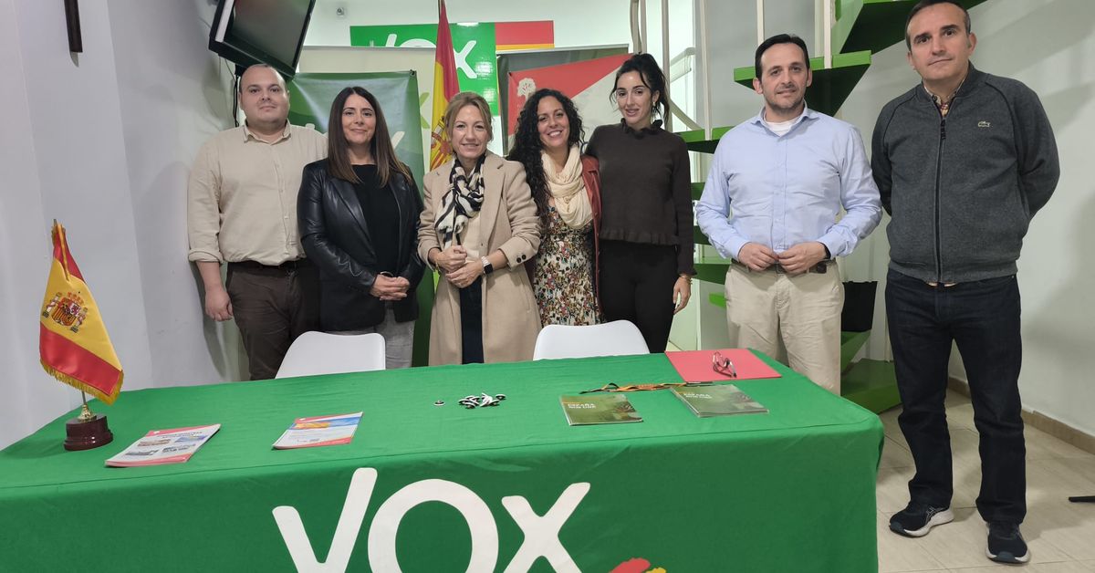 PARTIDOS: Vox presenta en Ceuta su iniciativa 'Nuestro corazón por bandera'